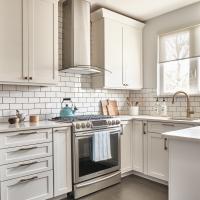 China White Shaker Solid Wood U-Shape Tiny Kitchen Cabinets 580mm Base Custom Mini Kitchenette for sale