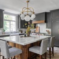 China Lacquer Dark Grey Shaker Kitchen Cabinets With White Countertops for sale