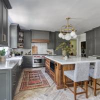China Lacquer Dark Grey Shaker Kitchen Cabinets With White Countertops for sale