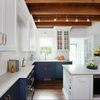 China U Shape Navy Blue and White Shaker Kitchen Cabinets with Quartz Countertop 580mm Base for sale