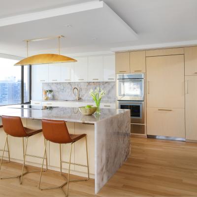 China Two Color Modular Kitchen Cupboards White Glossy Particle Board 16mm MDF with Island for sale