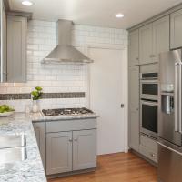 China Light Grey Shaker Kitchen Cabinets American Integral Kitchen Lacquer Waterproof for sale