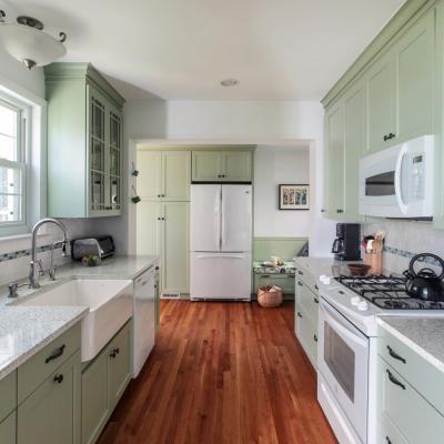 China American Country Style Sage Green Shaker Kitchen Cabinets Medium Size for sale