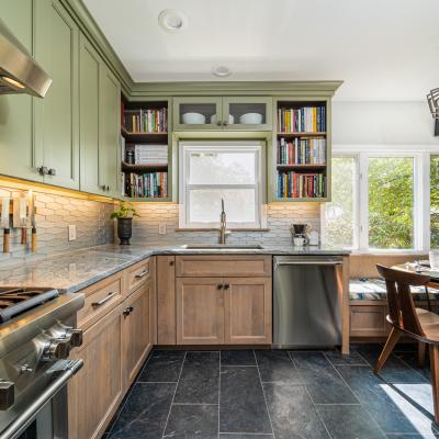 China U Shaped Solid Wood Cupboard Kitchen Base Unit Cabinet And Pantry Green Shaker Style for sale