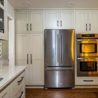 China Modern Island Light Grey Shaker Lacquer Kitchen Cabinet With White Marble Countertops for sale