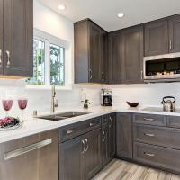 China Luxury Custom Lacquer Kitchen Cabinet Complete Walnut Wood Color Classic for sale