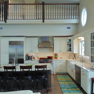 China Rustic L Shape White Solid Wood Kitchen Cabinet 580mm Depth Customizable from Guangdong for sale