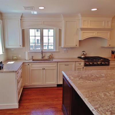 China Custom Luxury Solid Wood Kitchen Cabinets RTA Classical Design 18mm Plywood for sale