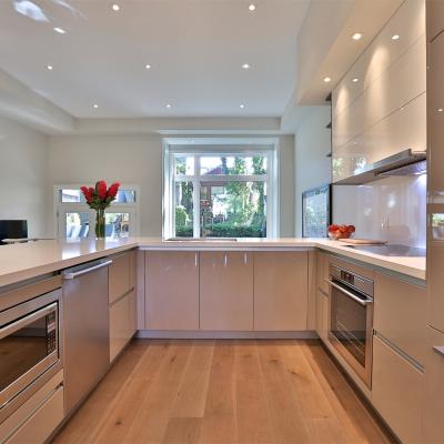 China U Shape High Gloss White Grey Lacquer Kitchen Cabinets Wall Hanging Handleless Design 580mm Depth for sale