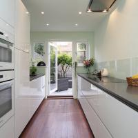 China Simple And Modern White Gloss Kitchen Cabinets Wooden Handless Design Lacquer Kitchen Cabinet Set for sale