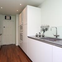 China Simple And Modern White Gloss Kitchen Cabinets Wooden Handless Design Lacquer Kitchen Cabinet Set for sale