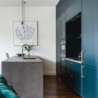 China Customized Design Blue Raised Door Kitchen Cupboards Corner Wall Cabinets With Island for sale