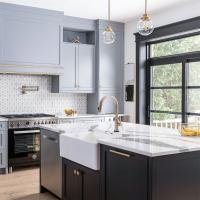China Customized Complete Shaker Villa Design Grayish Blue Solid Wood Standard Kitchen Cabinet Timber Cupboard Made in China for sale