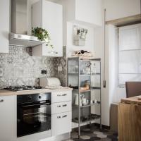 China Modern White Kitchen Cabinet Set for Small Apartments 580mm Base Unit 350mm Wall Unit for sale