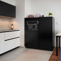 China RTA Kitchen Wall Cabinet Set Black White Board Simple Design 580mm Depth Customizable for sale