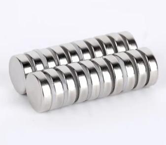 China Neodymium Rare Earth Magnets N35 N52 N42 Round Disc Magnets for sale