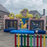 China Customizable Pirate Treasure Hunt Themed Inflatable Obstacle Course with Climbing Tree for sale