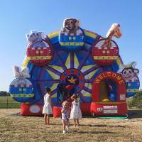 China KRC Red Animal Ferris Wheel Inflatable Bounce House for Jumping for sale