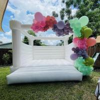 China Custom Size White Moonwalk Inflatable Bouncers for PVC Bouncy Castle in Pastel Color for sale