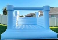 China Custom Size White Moonwalk Inflatable Bouncers for PVC Bouncy Castle in Pastel Color for sale