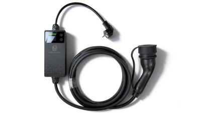 China Lightweight 3.7kW Portable EV Charger with IP67 Protection for Residential Charging for sale