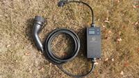 China Lightweight 3.7kW Portable EV Charger with IP67 Protection for Residential Charging for sale