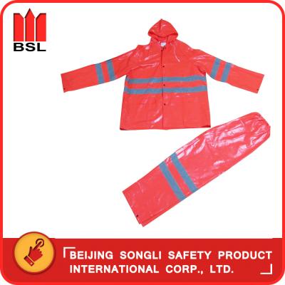 China SLF-9108 Industrial Rain Suit Set with 0.30mm Rubber & 5cm Reflective Tape - Red Two-Piece Rainwear for sale