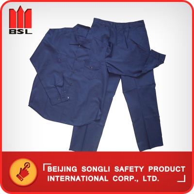 China SLA-B3 Wear Suit Two-Piece Workwear - 130g/m² to 190g/m² Fabric Options with 11,750 Sets per Container for sale