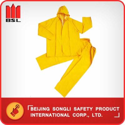 China SLF-9001 Rain Suit 2-Piece Set - 0.26mm to 0.35mm PVC/Polyester Material in 100D-200D Options for sale
