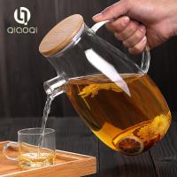 China Best selling decorative cool water jug hand blown 1.8L eco-design borosilicate glass tea pitcher kettles with bamboo lid for sale