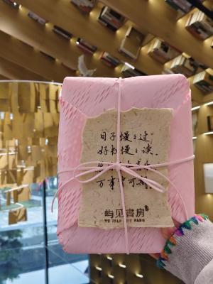 China Pink Honeycomb Paper Sleeve – Expandable Book Protector for Gift Packaging & Retail for sale