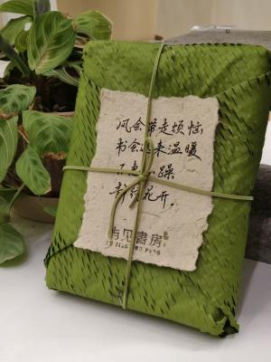 China Green Honeycomb Paper Sleeve – Expandable Book Protector for Eco-Friendly & Nature Brands for sale