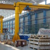 China European Type 4.5 Ton Pillar Mounted Jib Crane Remote Control 3 Phase Power Supply for sale