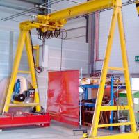 China 1 Ton Small Portable Gantry Crane Universal Wheels Smooth Starting And Stopping for sale
