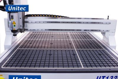 China Linear Guide 4FTX8FT 1400X2500mm Sign Making CNC Router for sale