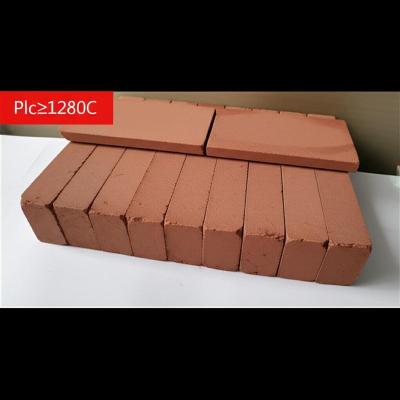 China Plc≥1280C Refractory Clay Bricks Offering Excellent Acid Resistance Heat Resistant Bricks for Kilns Furnaces and Boilers for sale