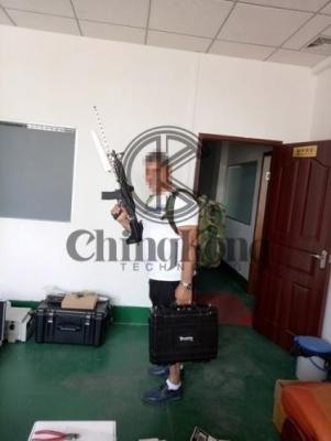 China Dual Antennas DDS High Power Signal Jammer Middle RF Power Build In Battery / Cooling Fan for sale