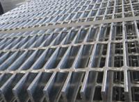 China Steel Grating Panel with 30-40mm Bearing Bar Pitch and 50-100mm Cross Bar Pitch for Industrial Platforms for sale