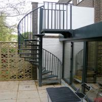 China Modern Steel Spiral Stairs with Stainless Steel Balustrade Custom Width 700-1800mm for sale