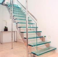 China Modern Glass Step Straight Staircase with Stainless Steel Glass Railing 700-1800mm for sale