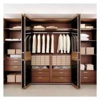China Customizable Walk In Closet Wardrobe with 18mm MDF Board and Soft Closing Hinges for sale