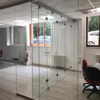 China Interior Frameless Folding Glass Door 2500-4000mm Sliding Bifold for Balcony Sun Room for sale