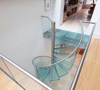 China OEM ODM Indoor Space Saving Spiral Stairs With Glass Balustrade for sale