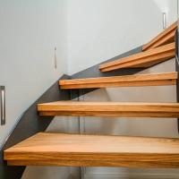 China Acacia Wood Floating Stair Treads Straight Design for Living Room 1200mm for sale