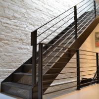China Building Exterior Galvanized Steel Metal Stringer Staircase 38mm Solid Wood Tread for sale