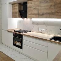 China Custom White Gloss Lacquer MDF Kitchen Cabinet Set E0 Grade 18mm for sale