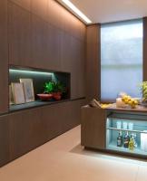 China Modern Light Oak Veneer Kitchen Cabinet 18mm Waterproof MDF with Soft Close Hinges for sale