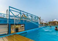 China Tesia Industry Custom Prefab Modular 20FT 40FT Container House Luminous Swimming Pool for sale