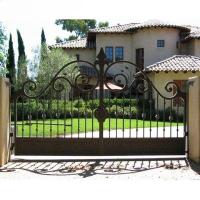 China Custom Size Wrought Iron Main Gate for Home Garden Antique Design Steel Pipe Gate 2m Height for sale