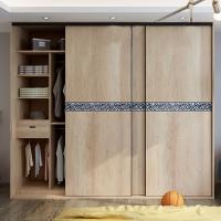 China Custom Solid Wood Walk In Closet with Sliding Doors 18mm Carcass 200 Colors for sale